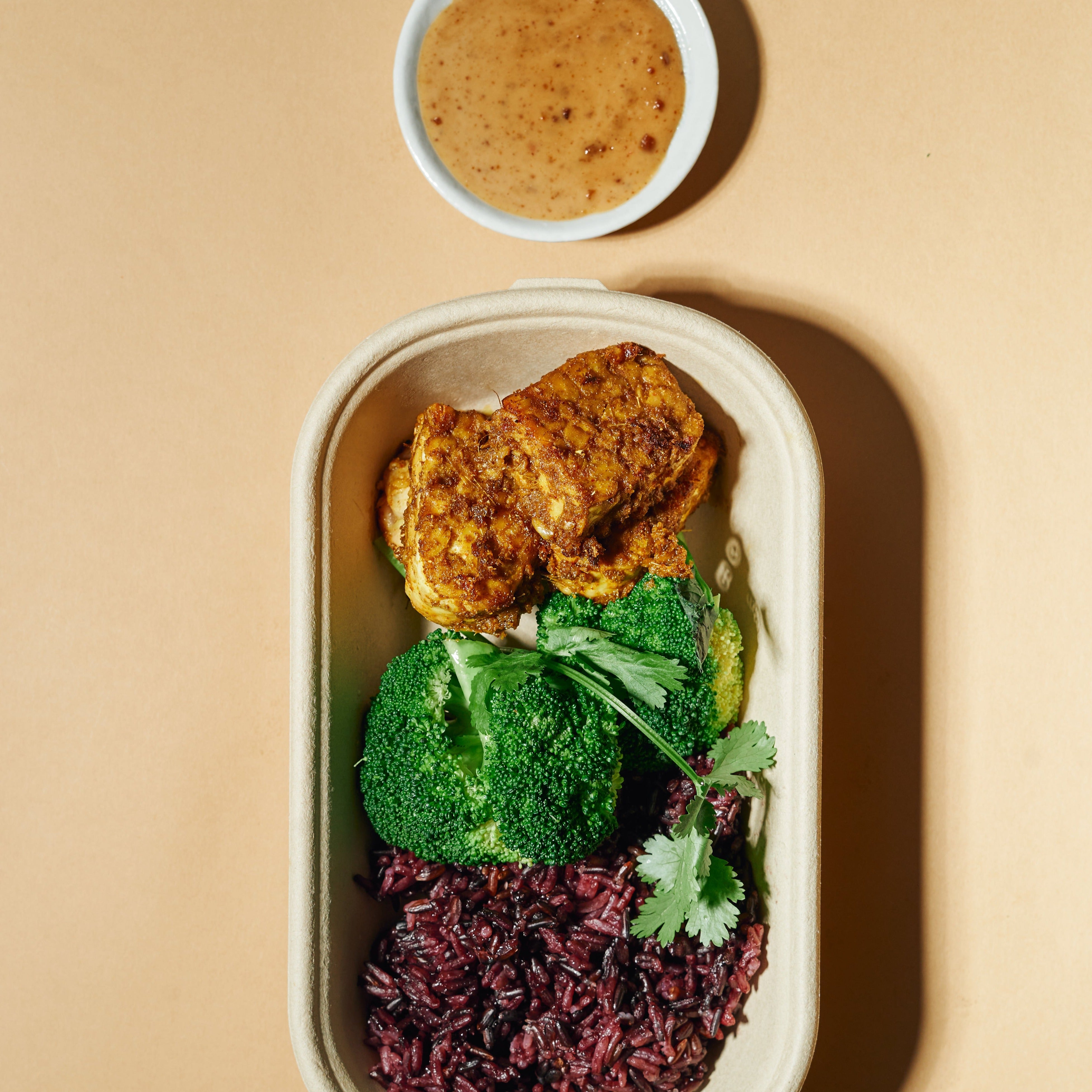 Satay Marinated Tempeh with Steamed Broccoli, Satay Sauce & Healthy Ri ...